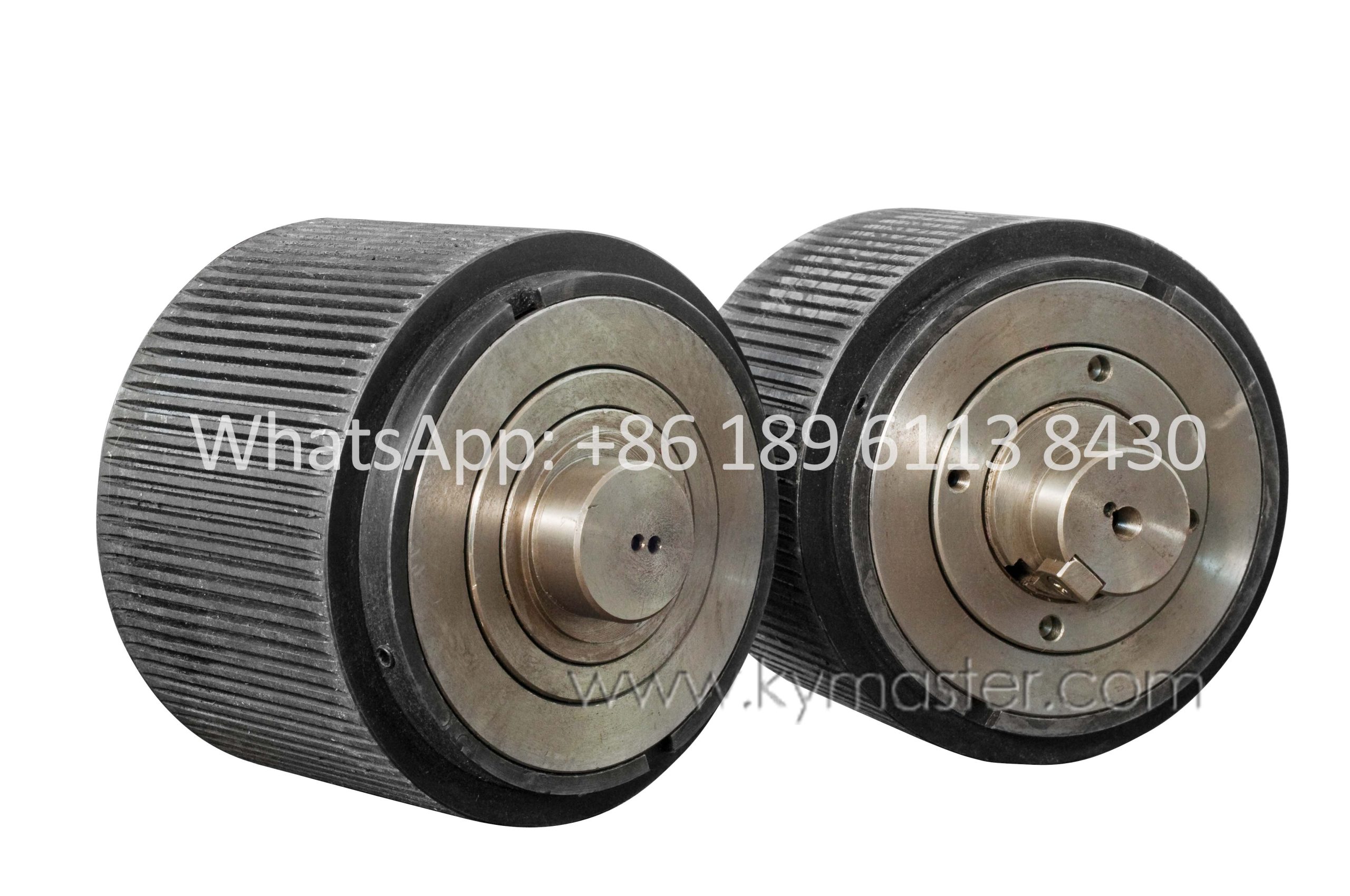 pellet machine roller assembly